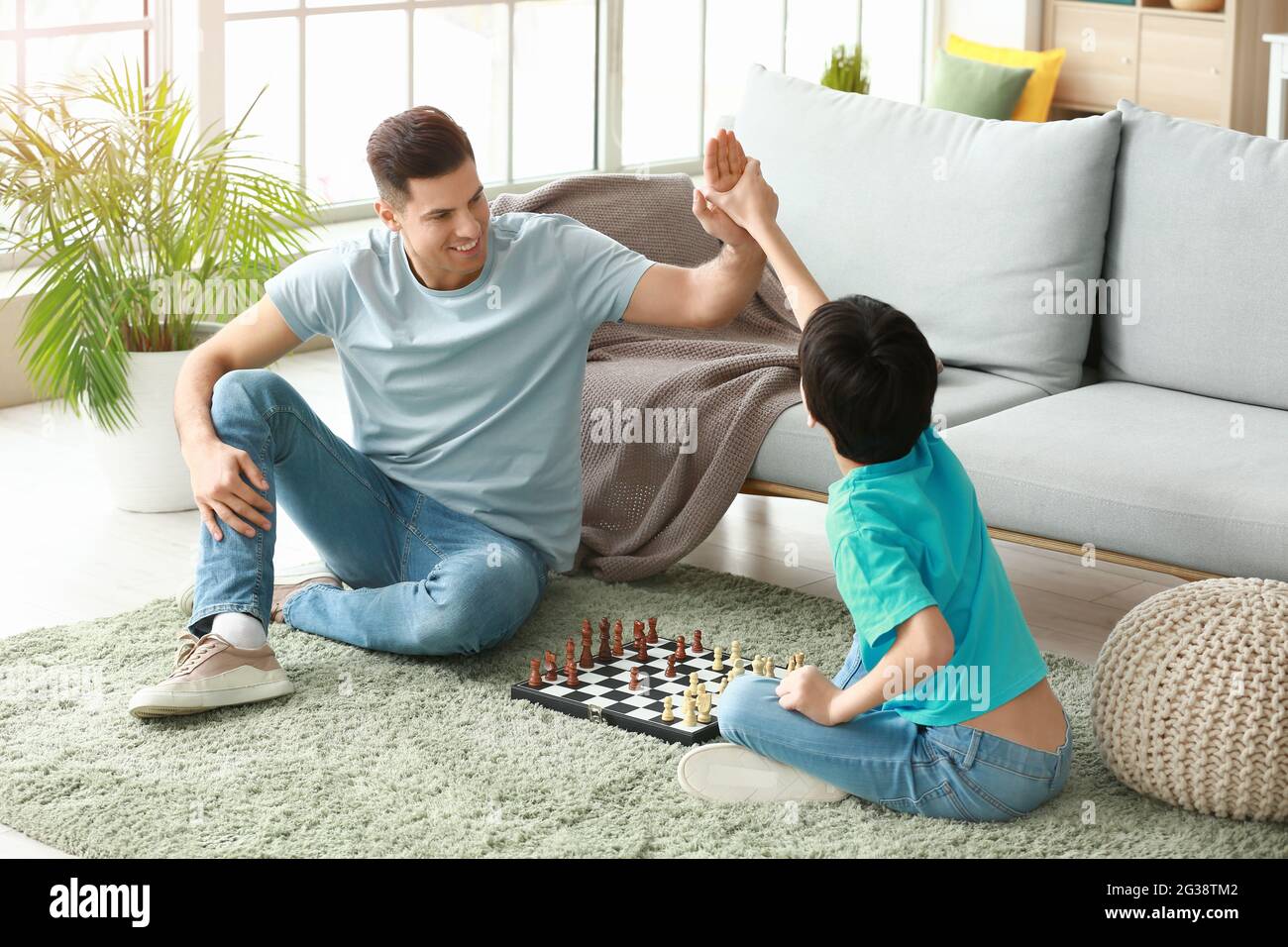 Five chess pieces hi-res stock photography and images - Alamy