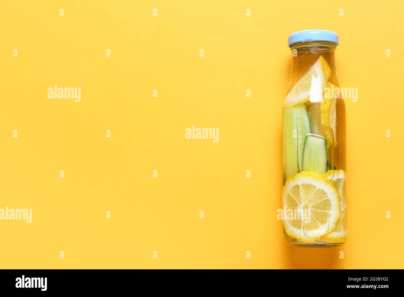 Bottle with cucumber lemonade on color background Stock Photo - Alamy