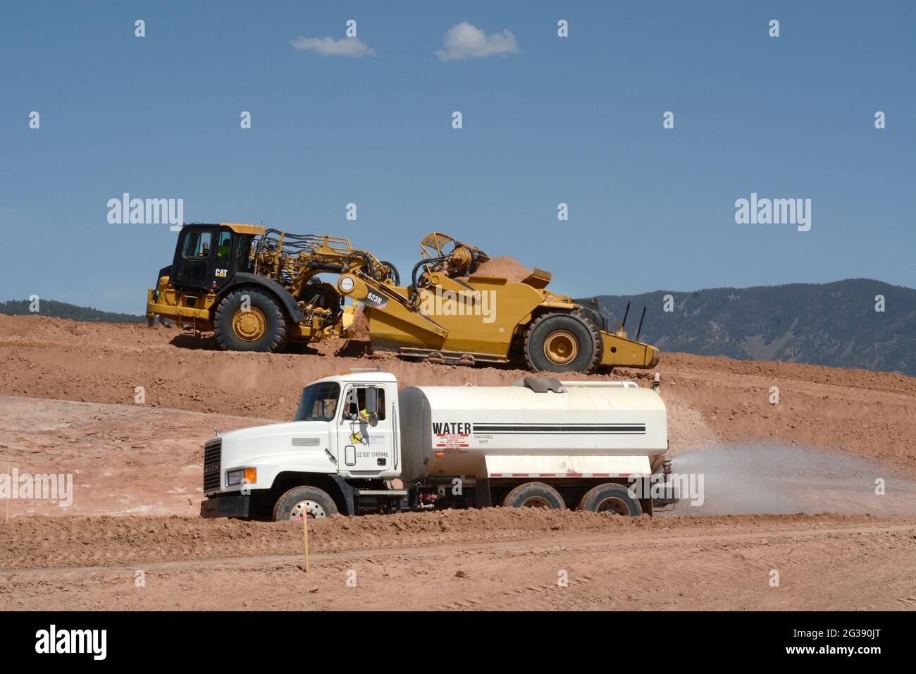 Caterpillar scraper hi-res stock photography and images - Alamy