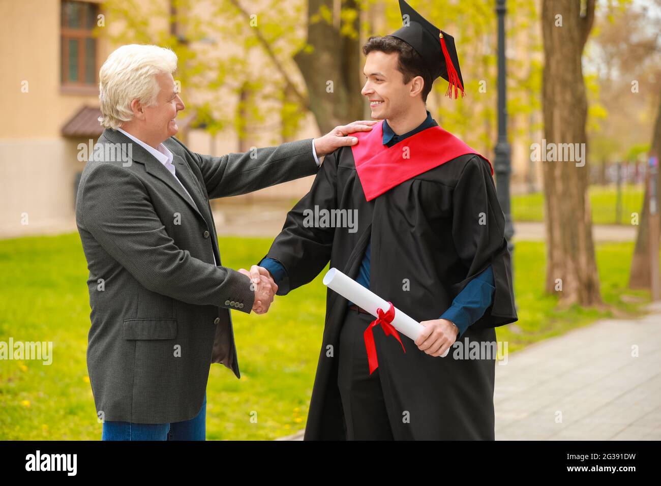 Happy young man with his father on graduation day Stock Photo - Alamy