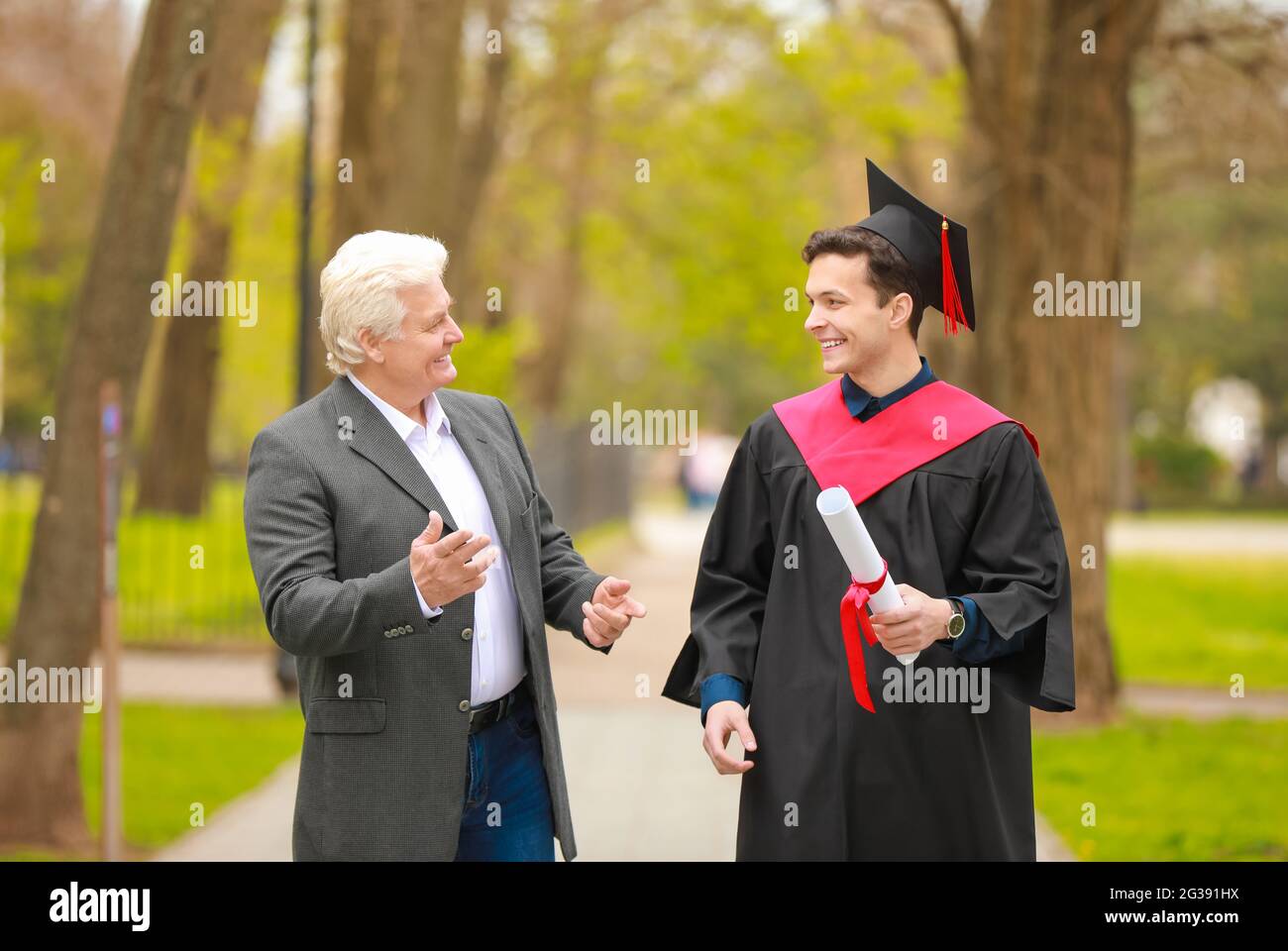 Happy young man with his father on graduation day Stock Photo - Alamy