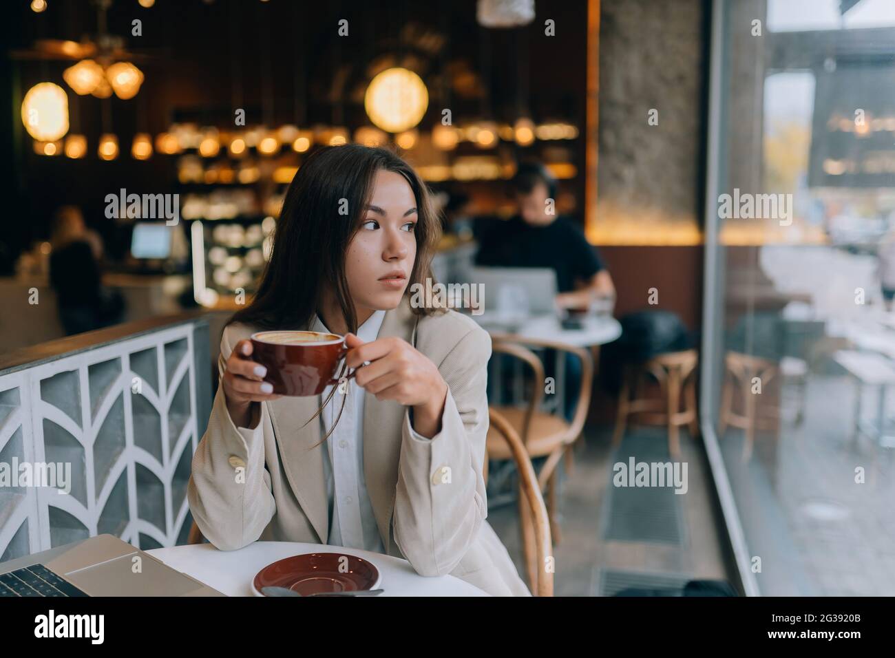 Young lady browsing the Internet at the cafe Stock Photo - Alamy