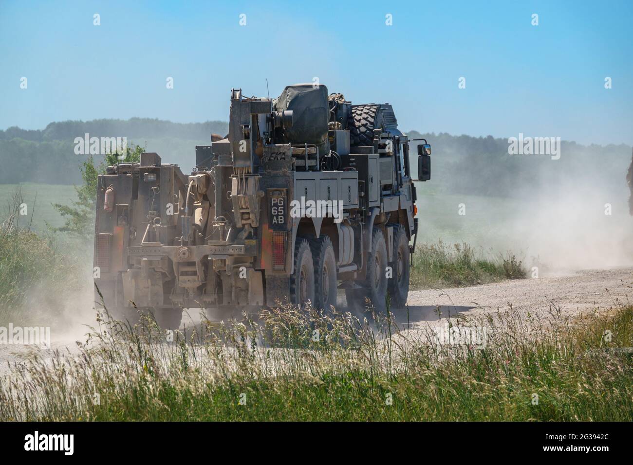MAN SX45 32.430 RHD 8x8 Recovery Truck kicking up dust whilst on ...