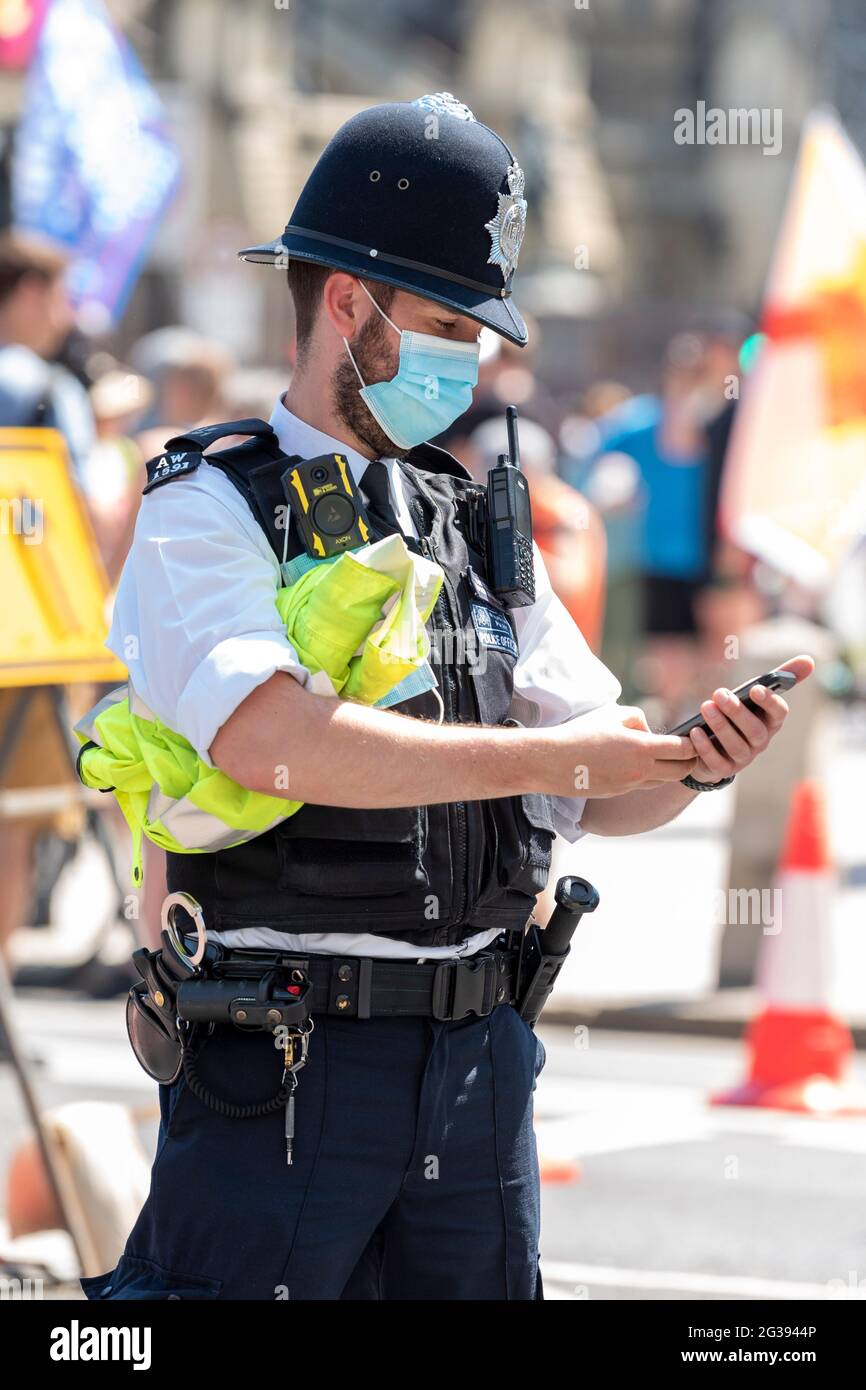 Shoulder Mics - Where are they? : r/policeuk