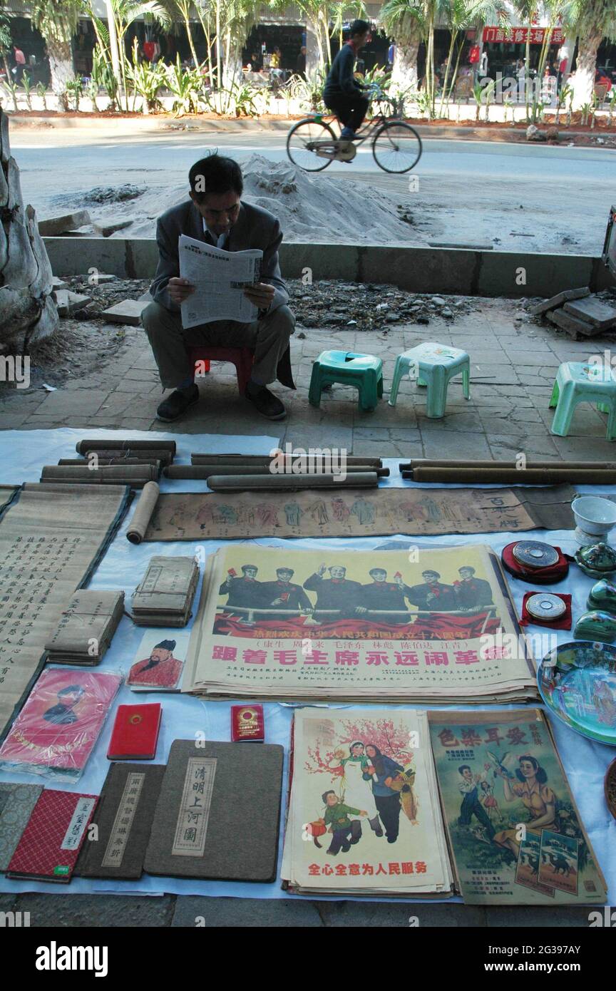 Mao reading hi-res stock photography and images - Alamy