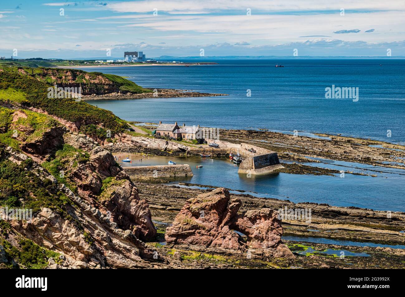 Cove harbour cove scottish borders hi-res stock photography and images ...