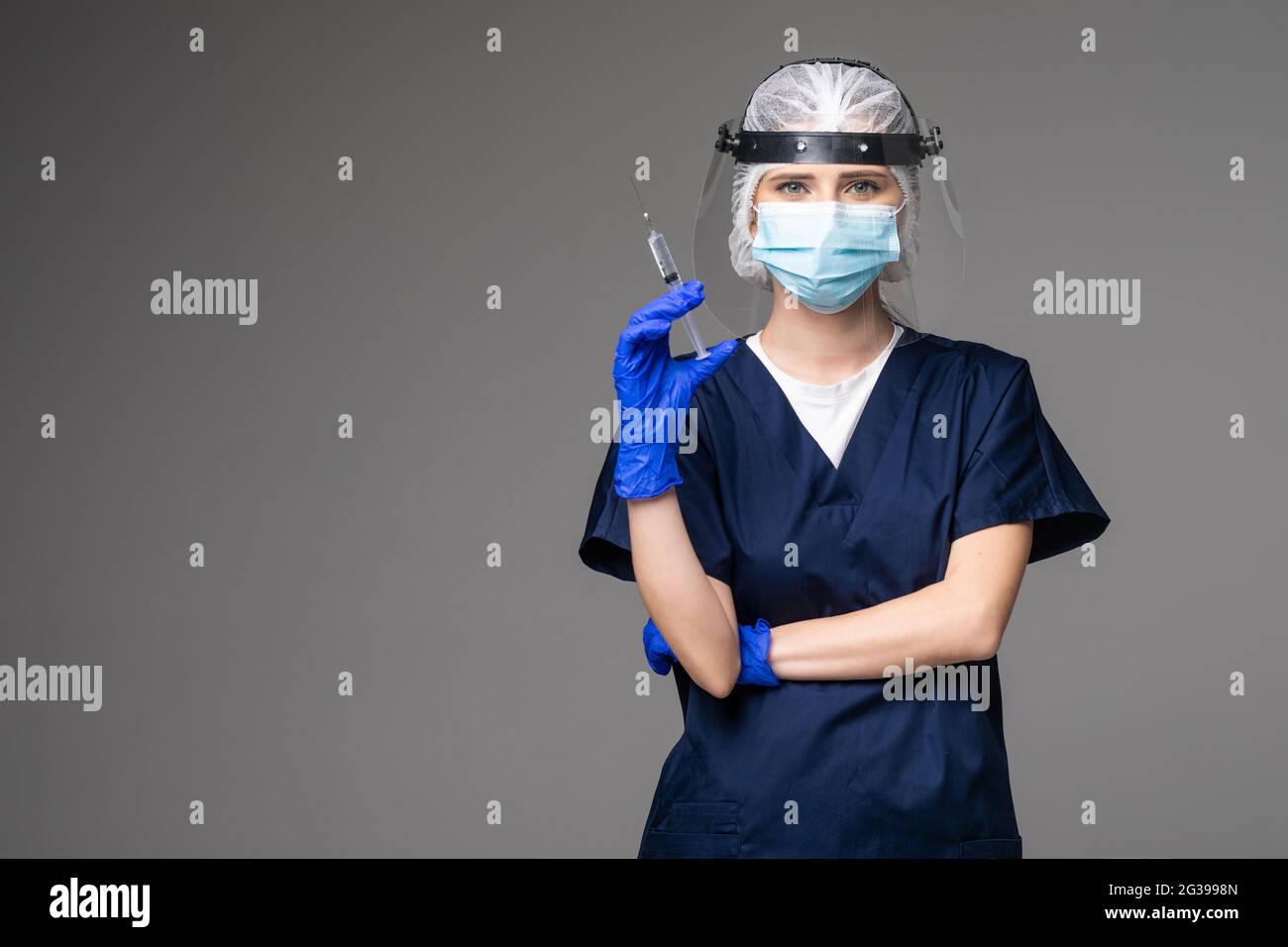 Doctor hospital examination prepare syringe dose patient vaccine ...