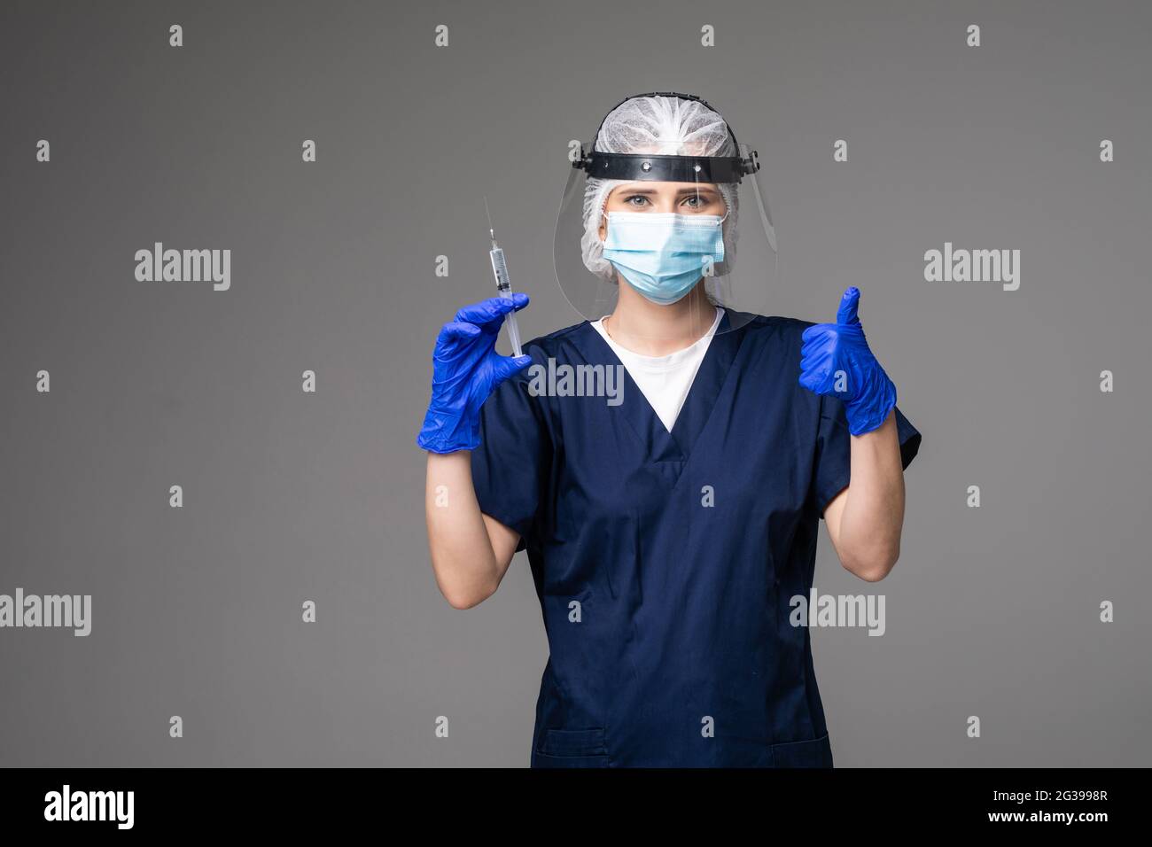 Doctor hospital examination prepare syringe dose patient vaccine ...