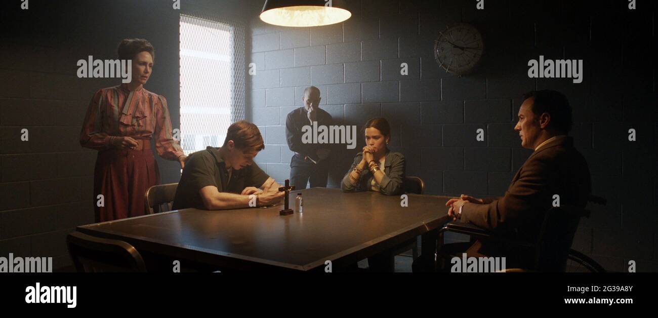 THE CONJURING: THE DEVIL MADE ME DO IT, from left: Vera Farmiga, Ruairi ...