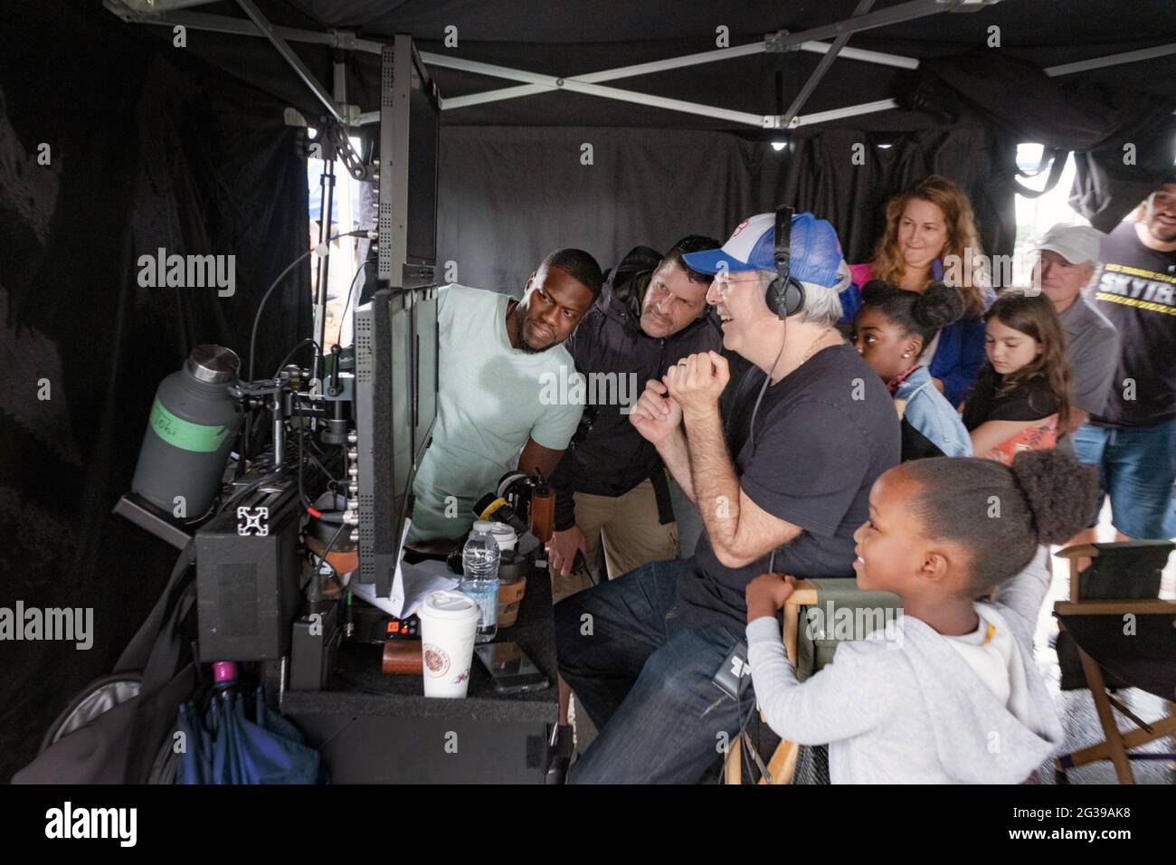 FATHERHOOD, Kevin Hart (left), director Paul Weitz (hands up), Melody ...