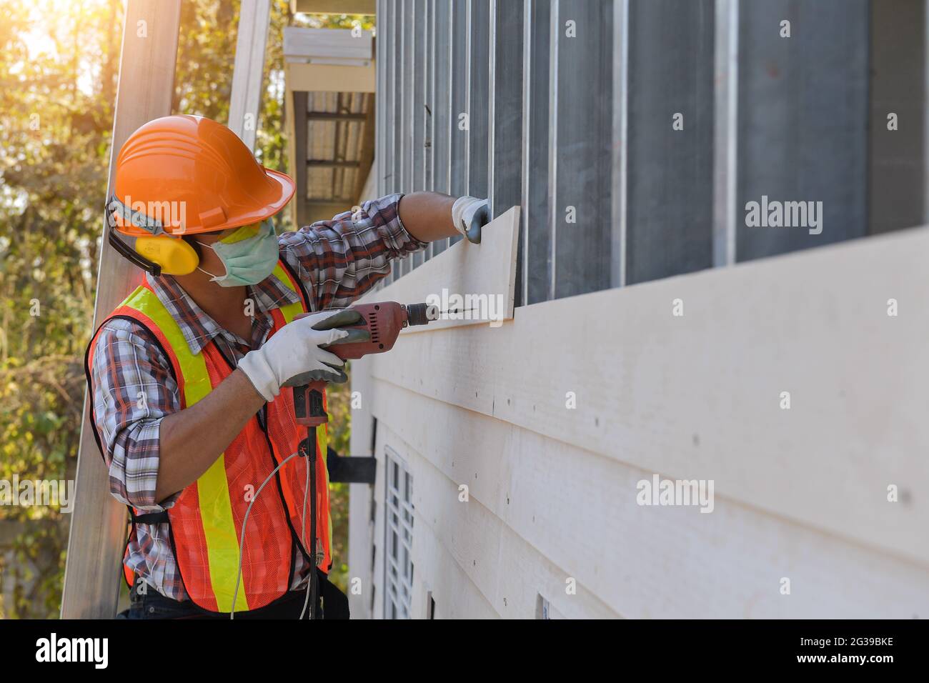 Carpenter working on craft hi-res stock photography and images - Alamy