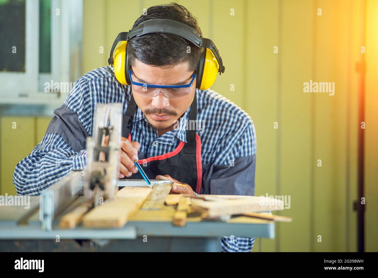 Hardworking person hi-res stock photography and images - Alamy