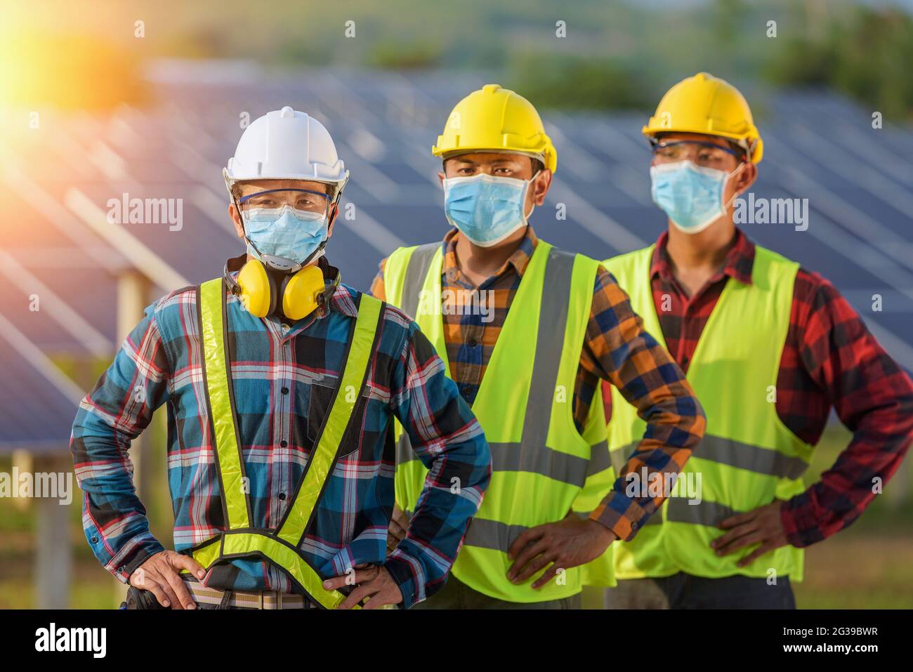 Electrical engineer solar panel hi-res stock photography and images - Alamy