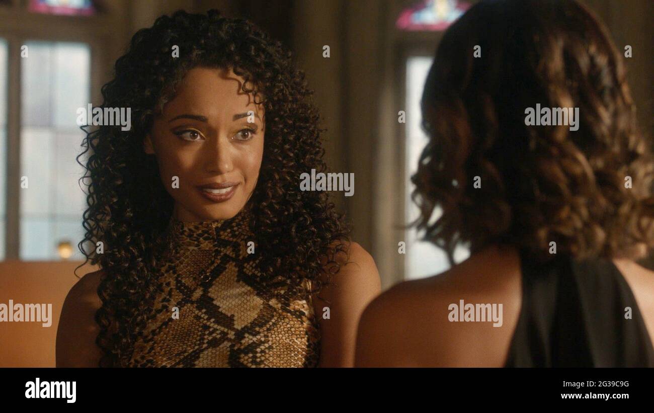 LEGENDS OF TOMORROW (aka DC'S LEGENDS OF TOMORROW), left: Olivia Swann ...