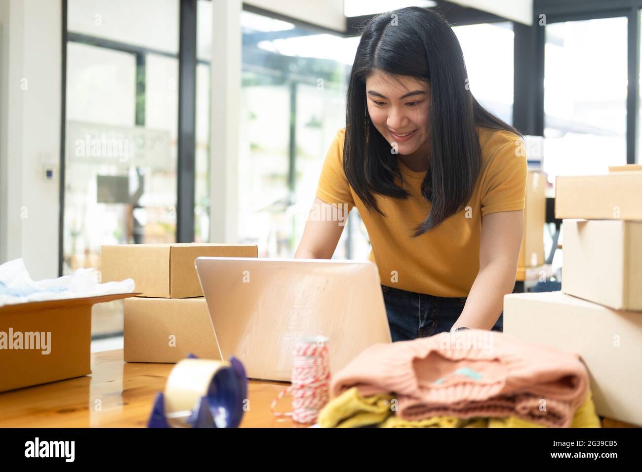 Online Seller and Online Business Concept Stock Photo - Alamy