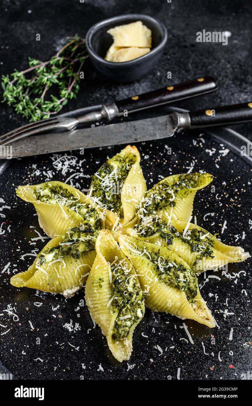 Konkiloni Italian Jumbo shells pasta Conchiglioni stuffed with beef ...