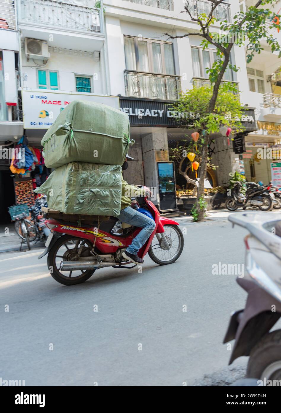 Vietnam Motorbike Heavy Load High Resolution Stock Photography and ...