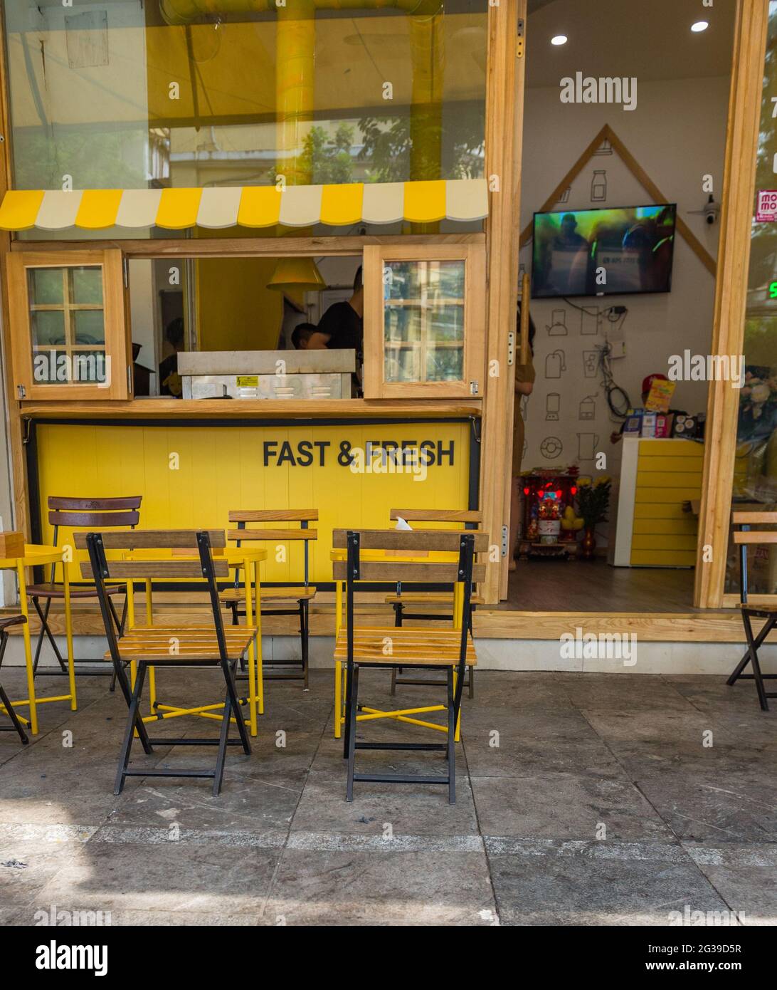 A small take away with an outside seating area in Hanoi, Vietnam Stock ...