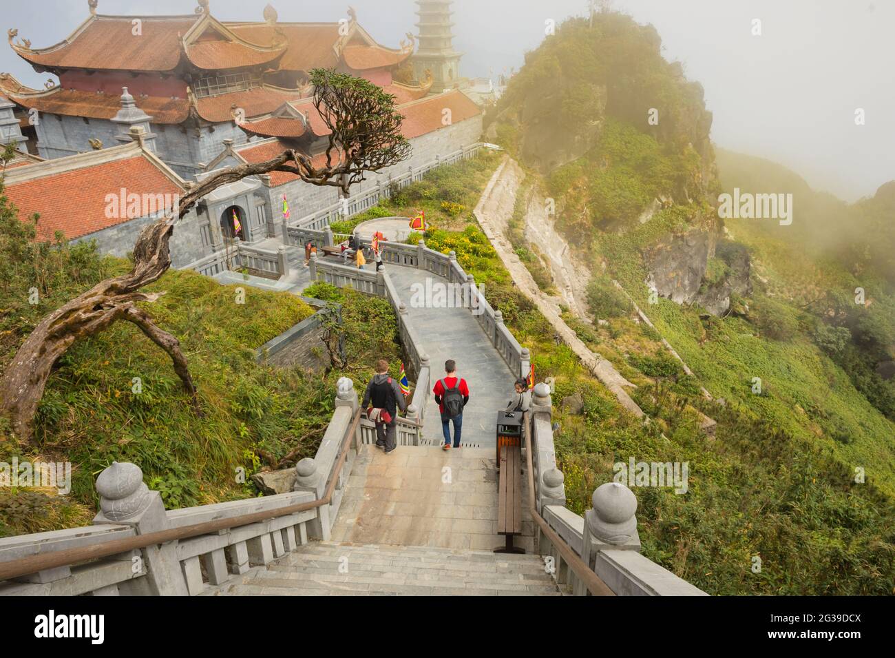 Tourists walking towards the temples and pagoda at the top of Fansipan ...