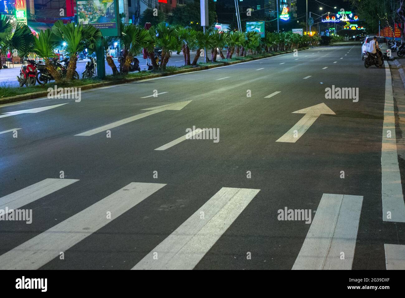 A large but quiet multi lane road in Cat Ba, Vietnam Stock Photo - Alamy