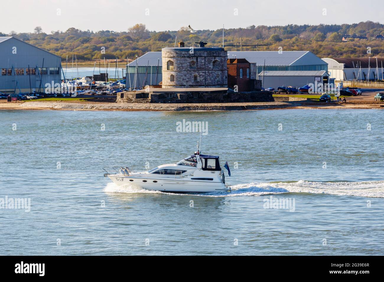 Calshot castle on southampton water hi-res stock photography and images ...