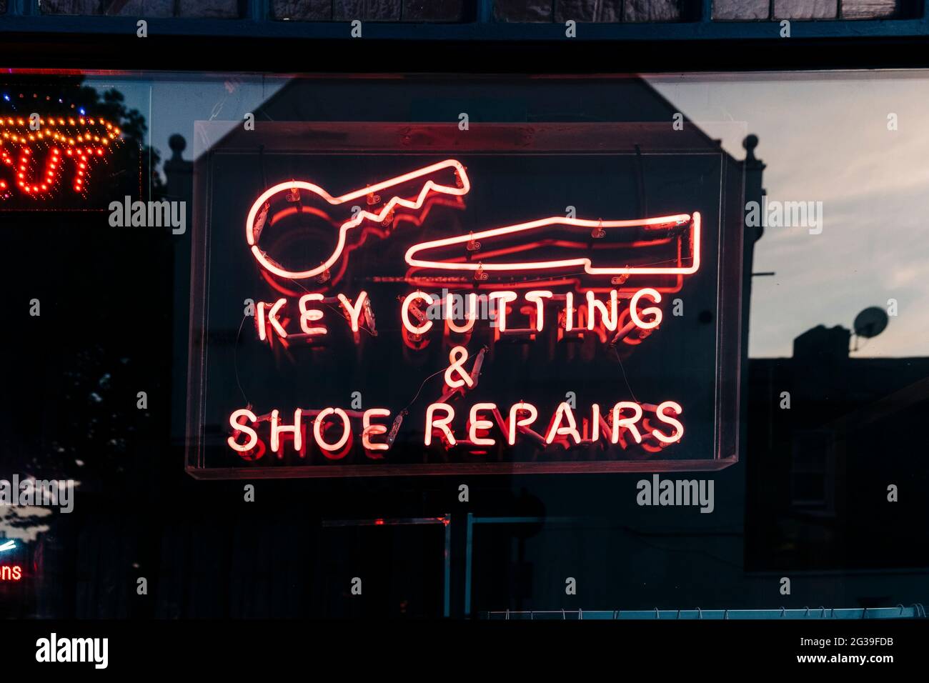 Sign key cutting hi-res stock photography and images - Alamy