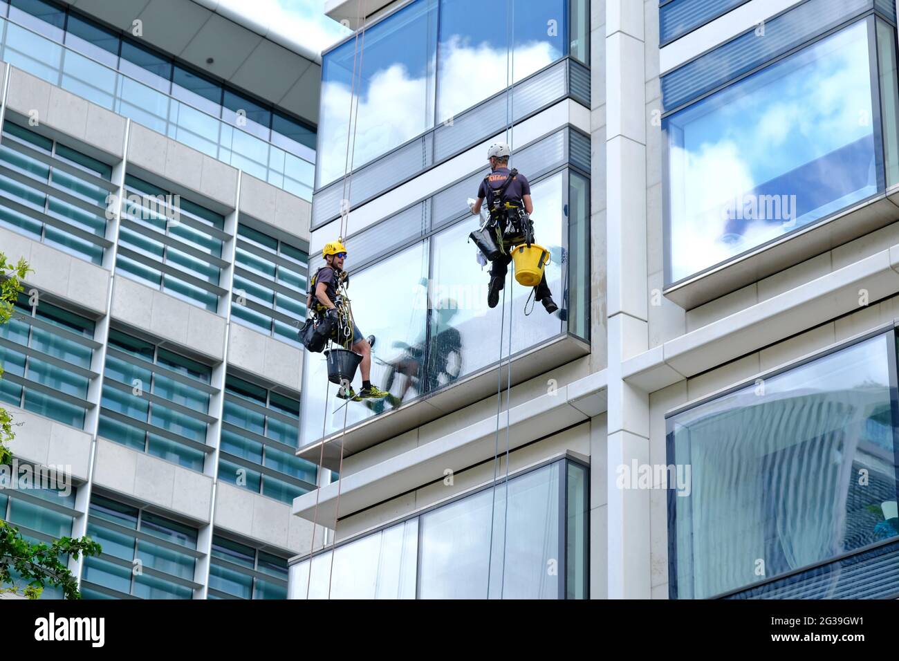 Office Building Exterior Window Cleaning
