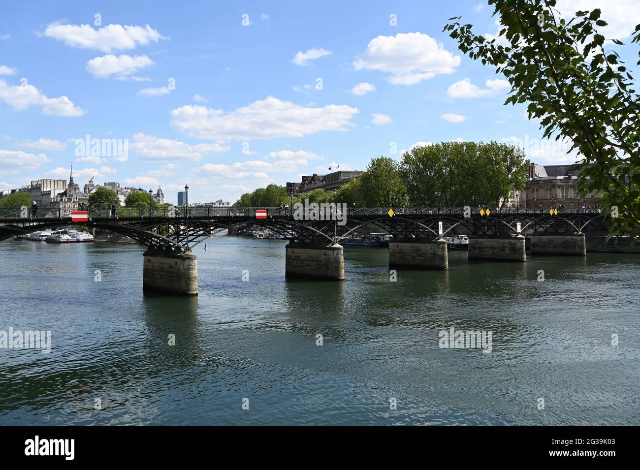 Bridge over the Seine river in Paris Stock Photo - Alamy