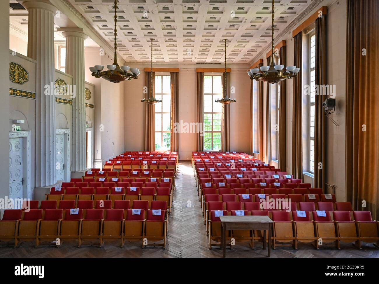 High school assembly hall hi-res stock photography and images - Alamy