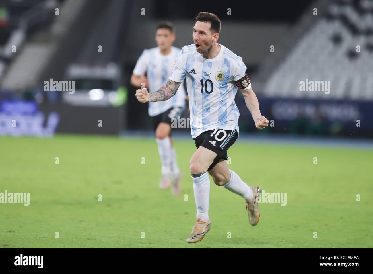 Lionel messi celebrates argentina hi-res stock photography and images ...