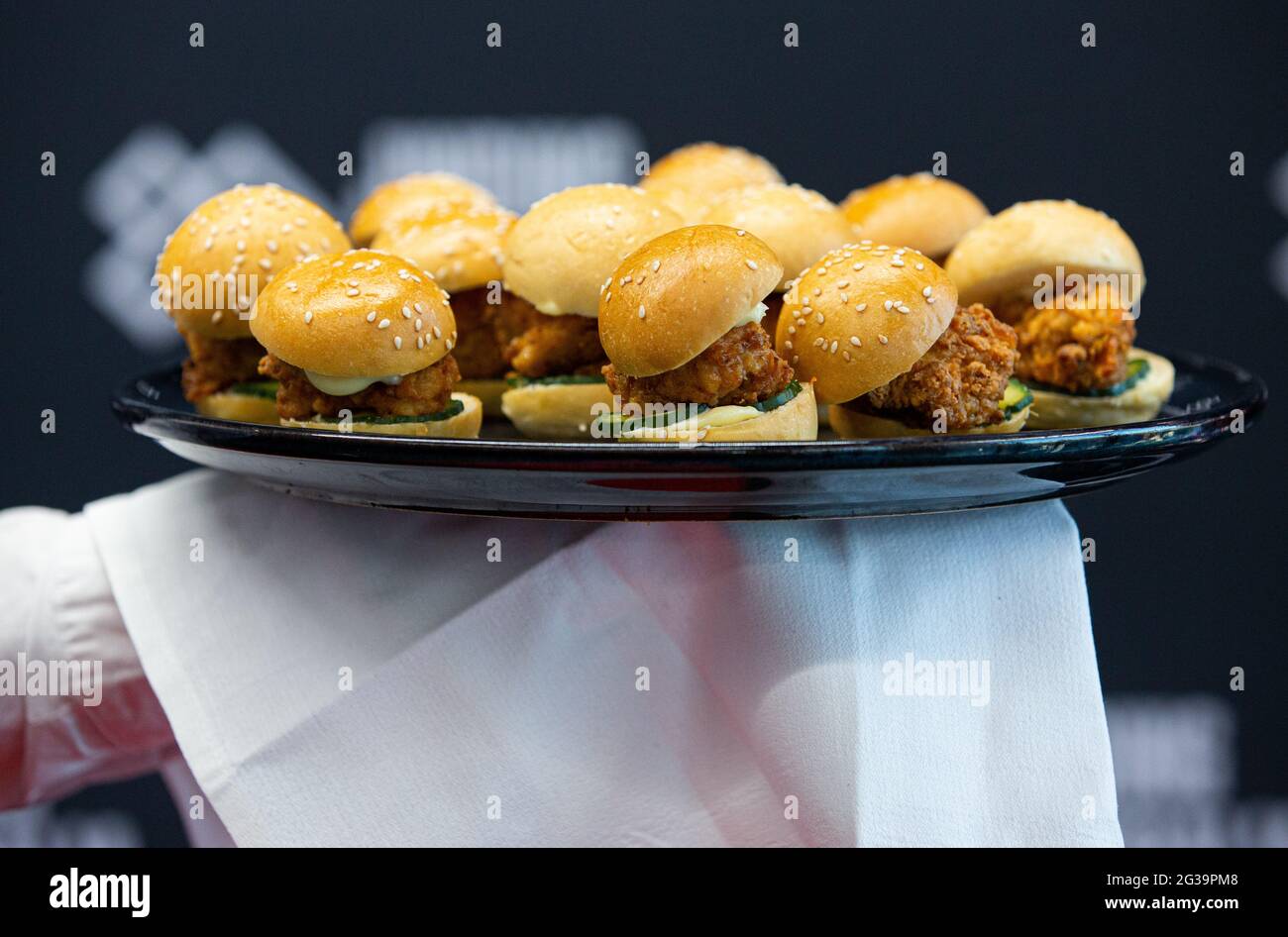 Mini burgers hi-res stock photography and images - Alamy