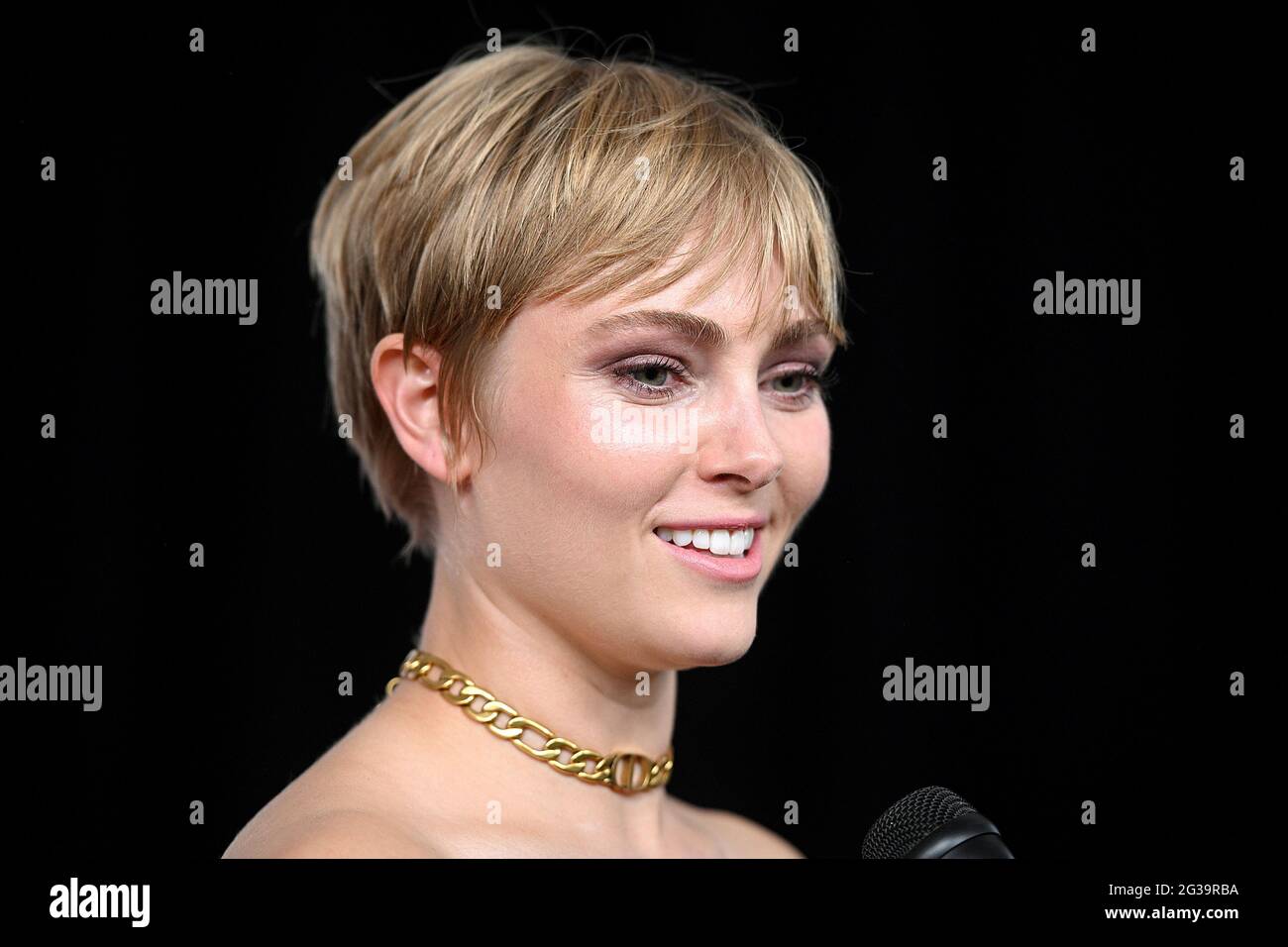 Annasophia Robb Short Hair