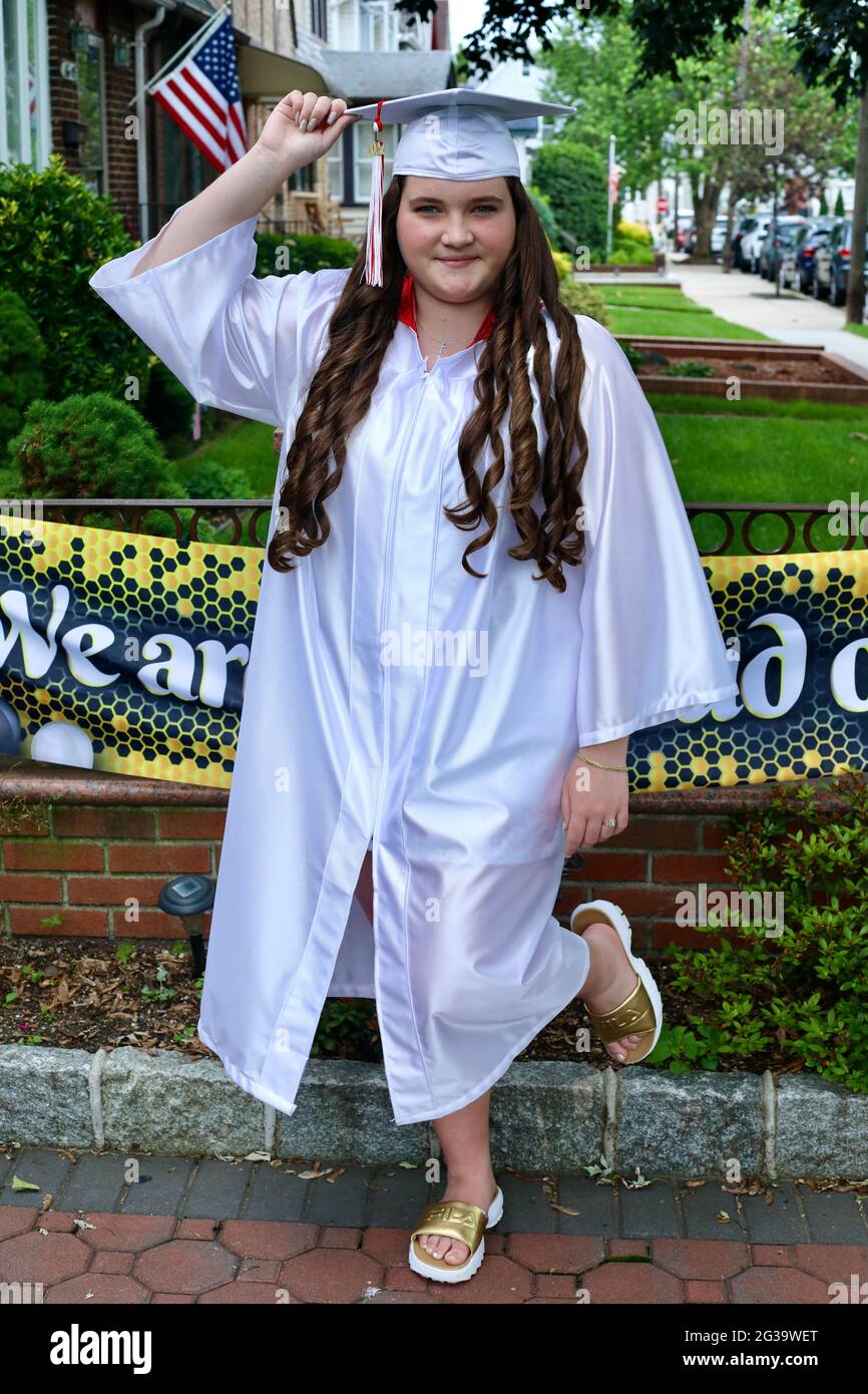 Middle school graduation hi-res stock photography and images - Alamy