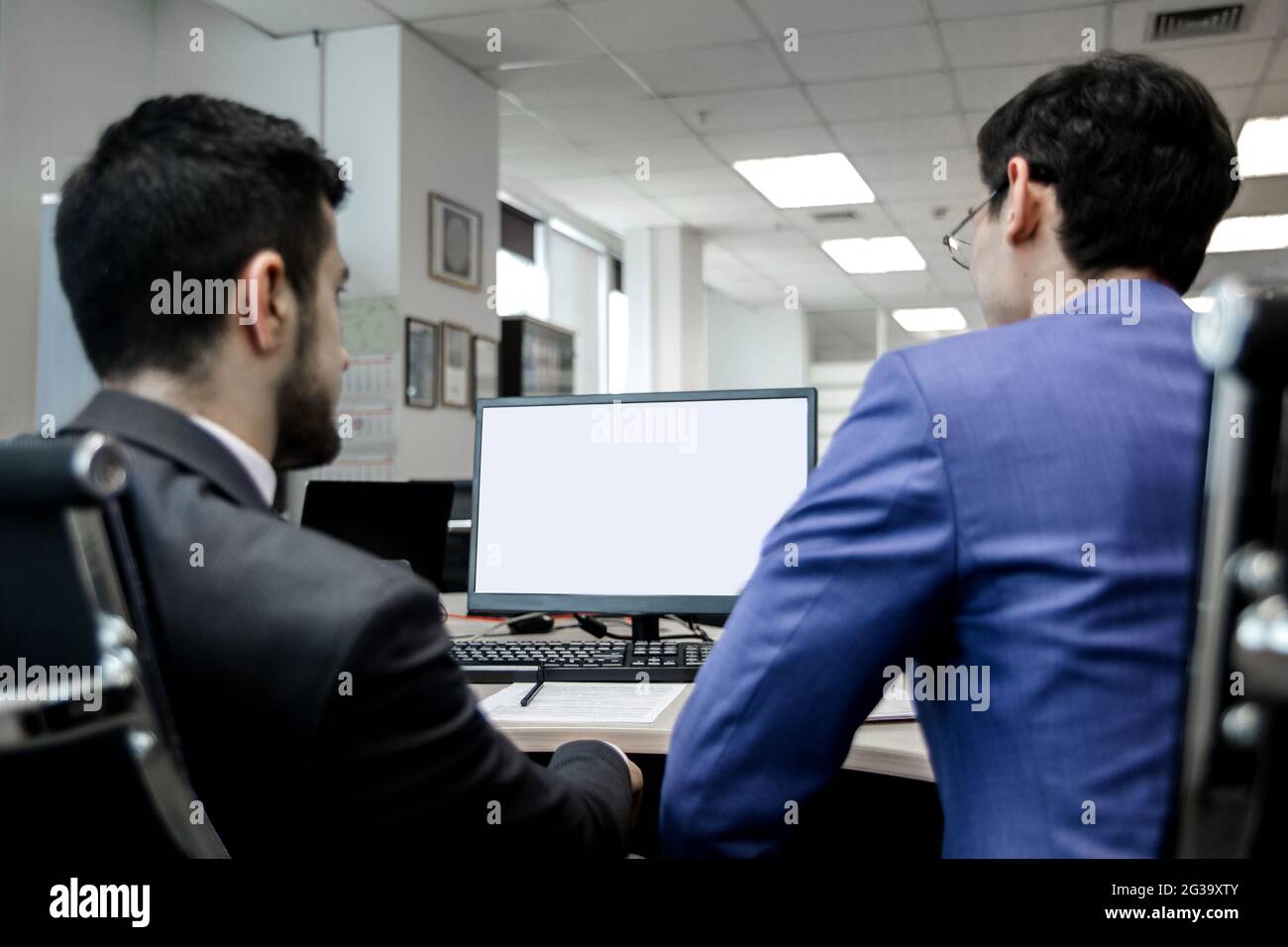Guys in office hi-res stock photography and images - Alamy