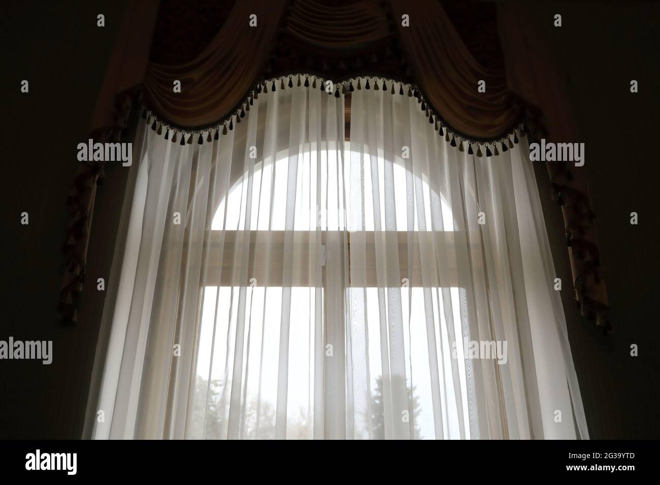 Curtains inside royal palace hi-res stock photography and images - Alamy