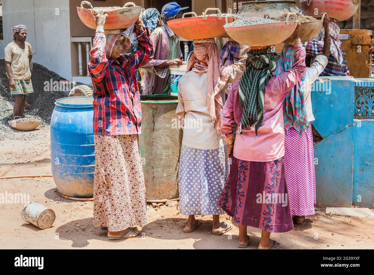 Construction labourer carrying hi-res stock photography and images - Alamy