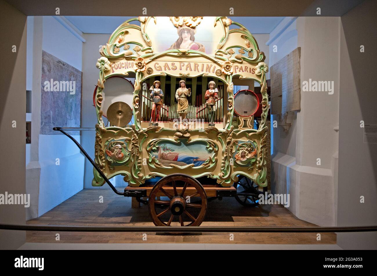 Dutch street organ hi-res stock photography and images - Alamy