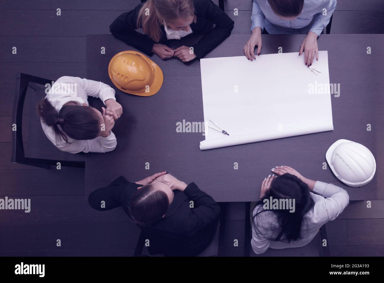 Meeting aerial view around table hi-res stock photography and images ...