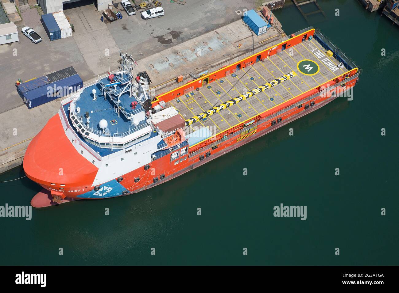 Deep sea tug in Durban Harbour Stock Photo - Alamy