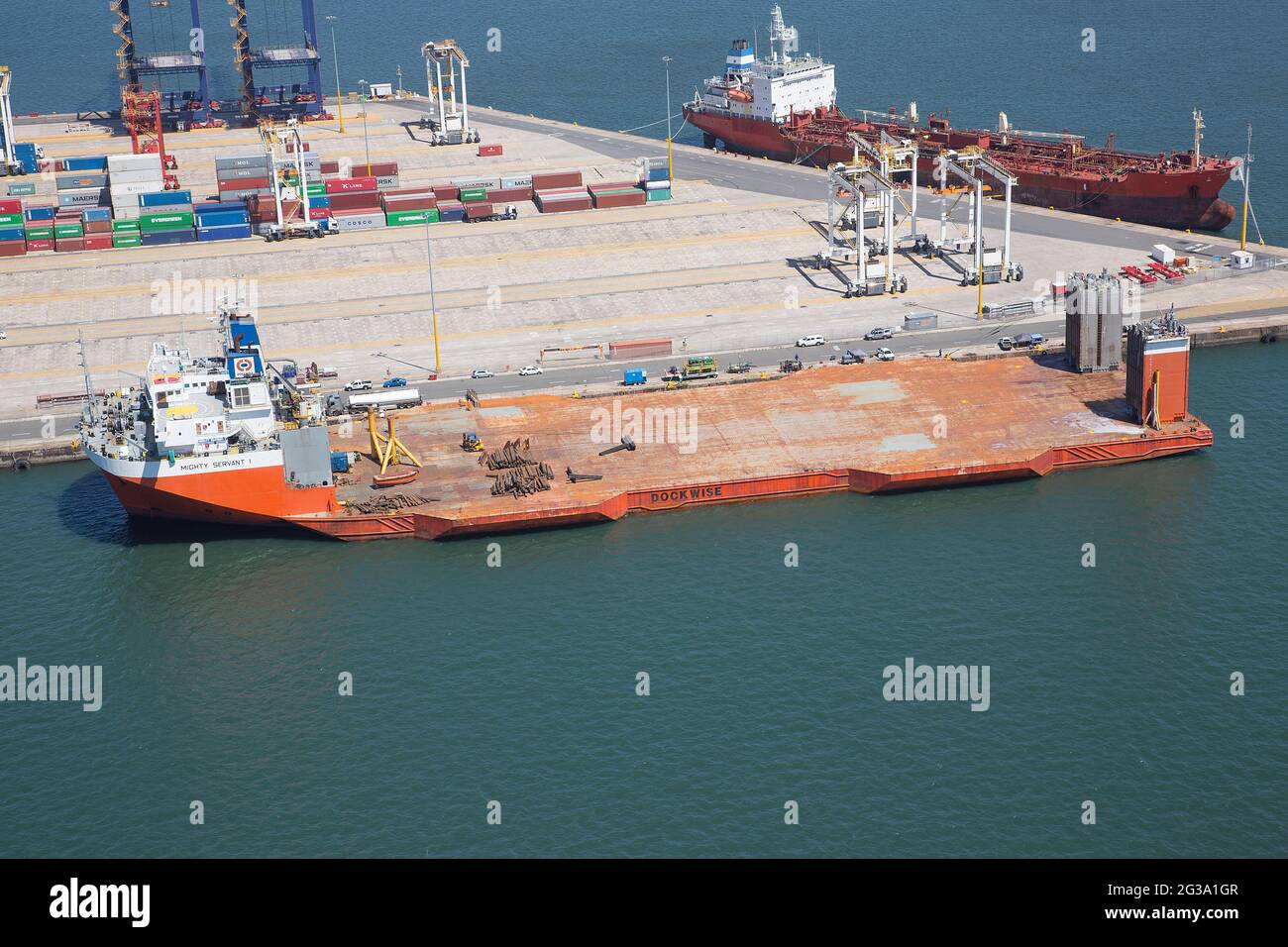 Specialised shipping hi-res stock photography and images - Alamy