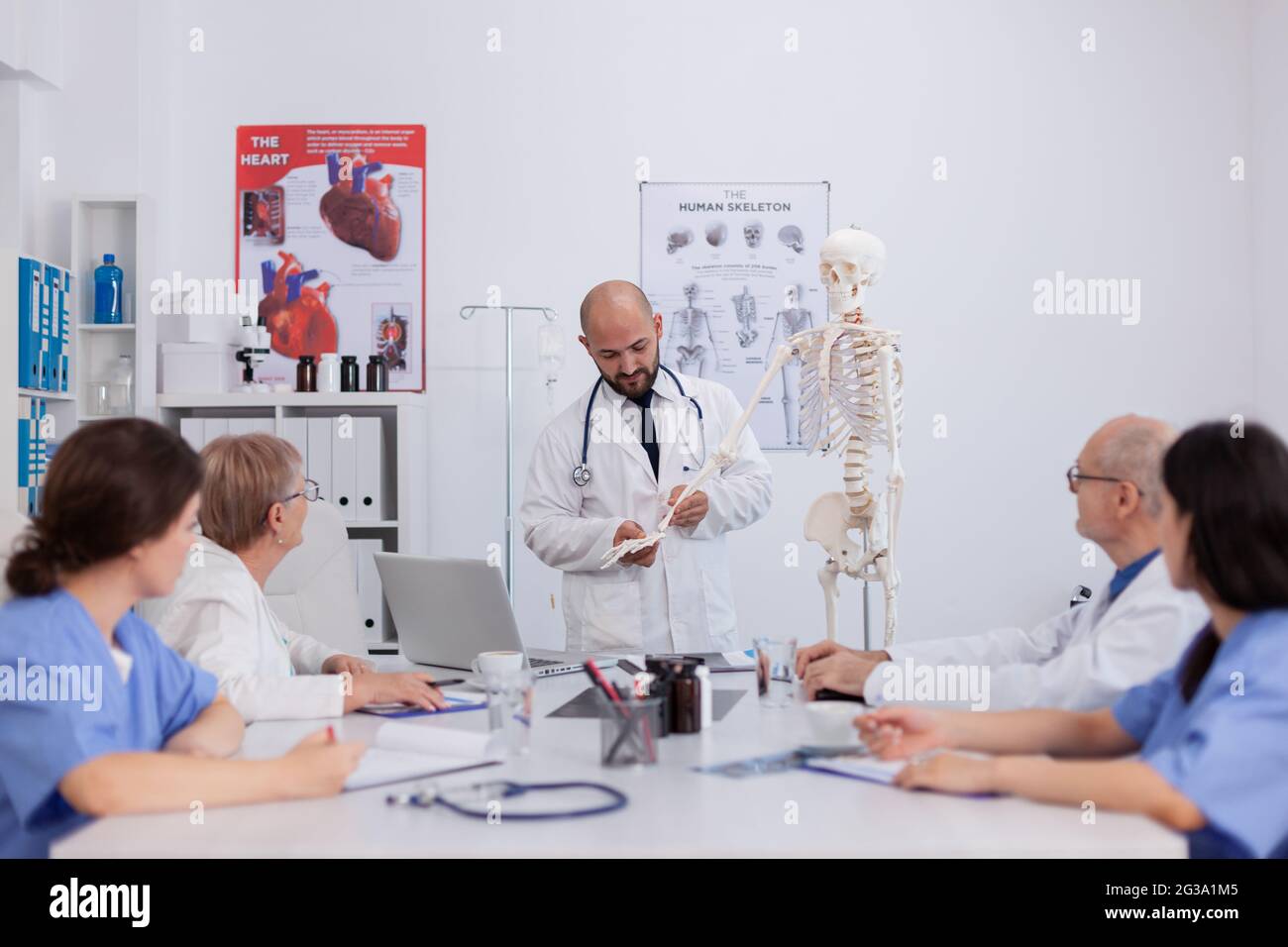 Skeleton sitting computer hi-res stock photography and images - Alamy
