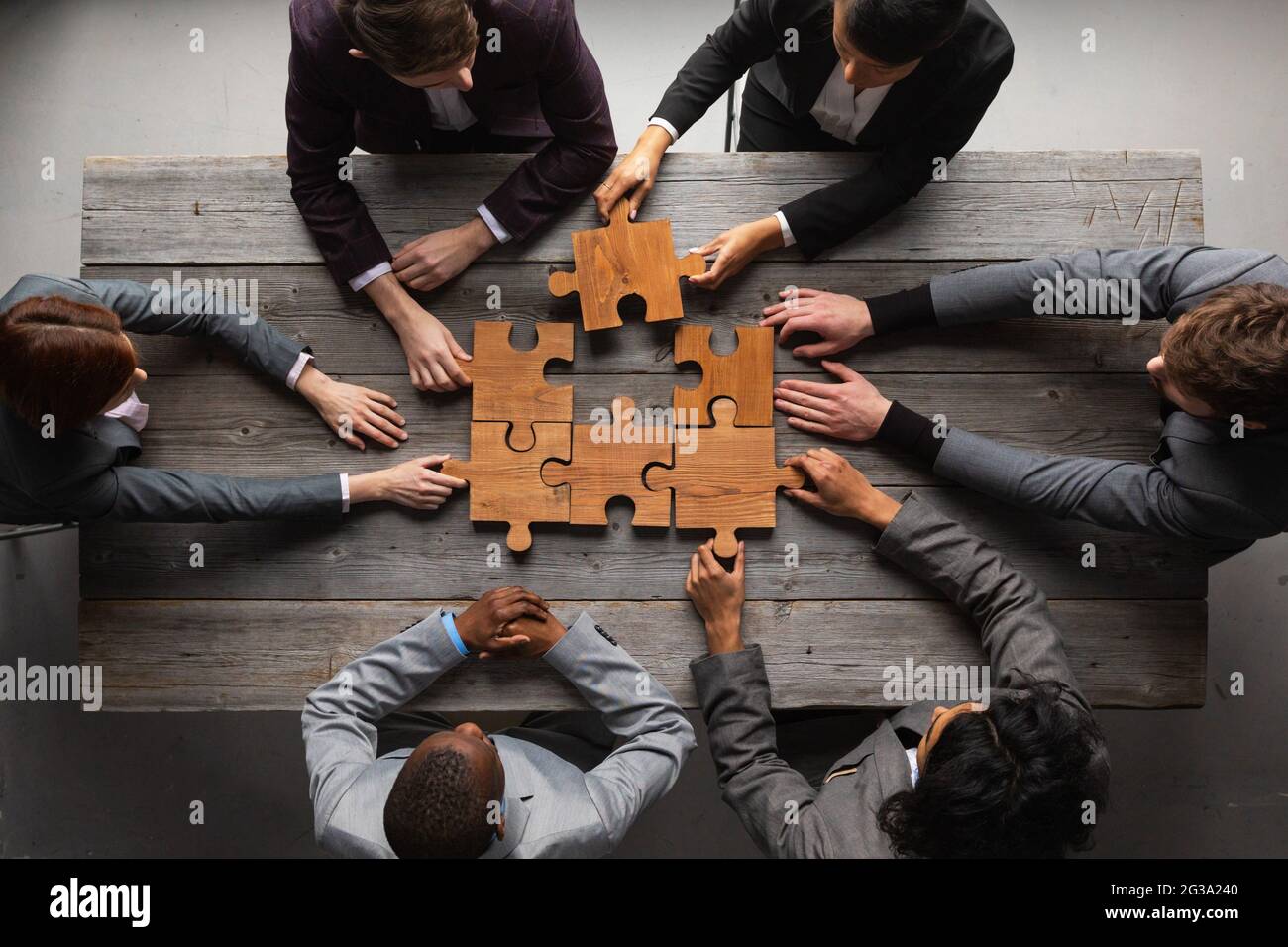 Business teamwork with puzzle finishing project cooperation unity ...