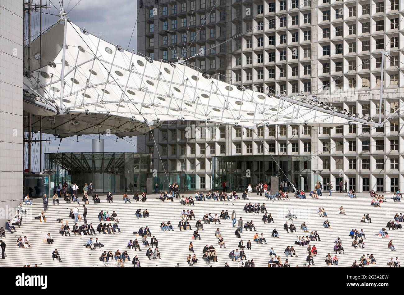 FRANCE, HAUTS DE SEINE (92), PUTEAUX, LA DEFENSE BUSINESS DISTRICT ...