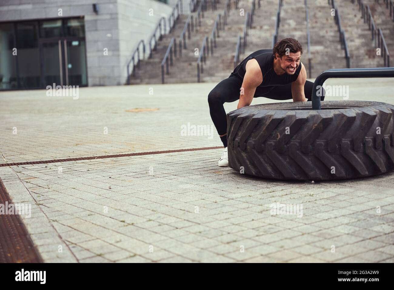 Doing cross fit hi-res stock photography and images - Alamy