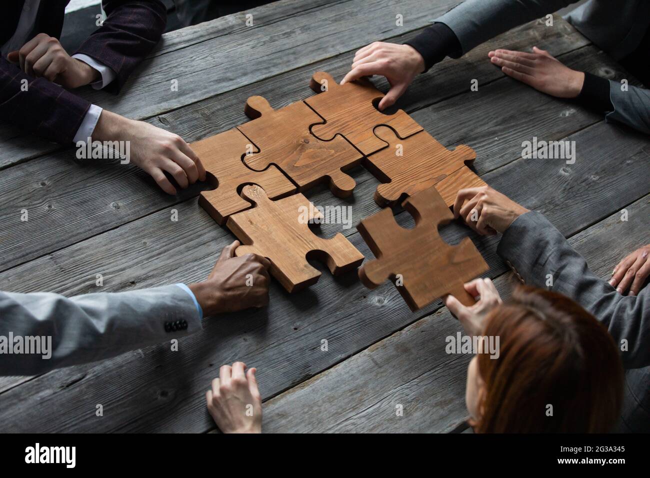 Business teamwork with puzzle finishing project cooperation unity ...