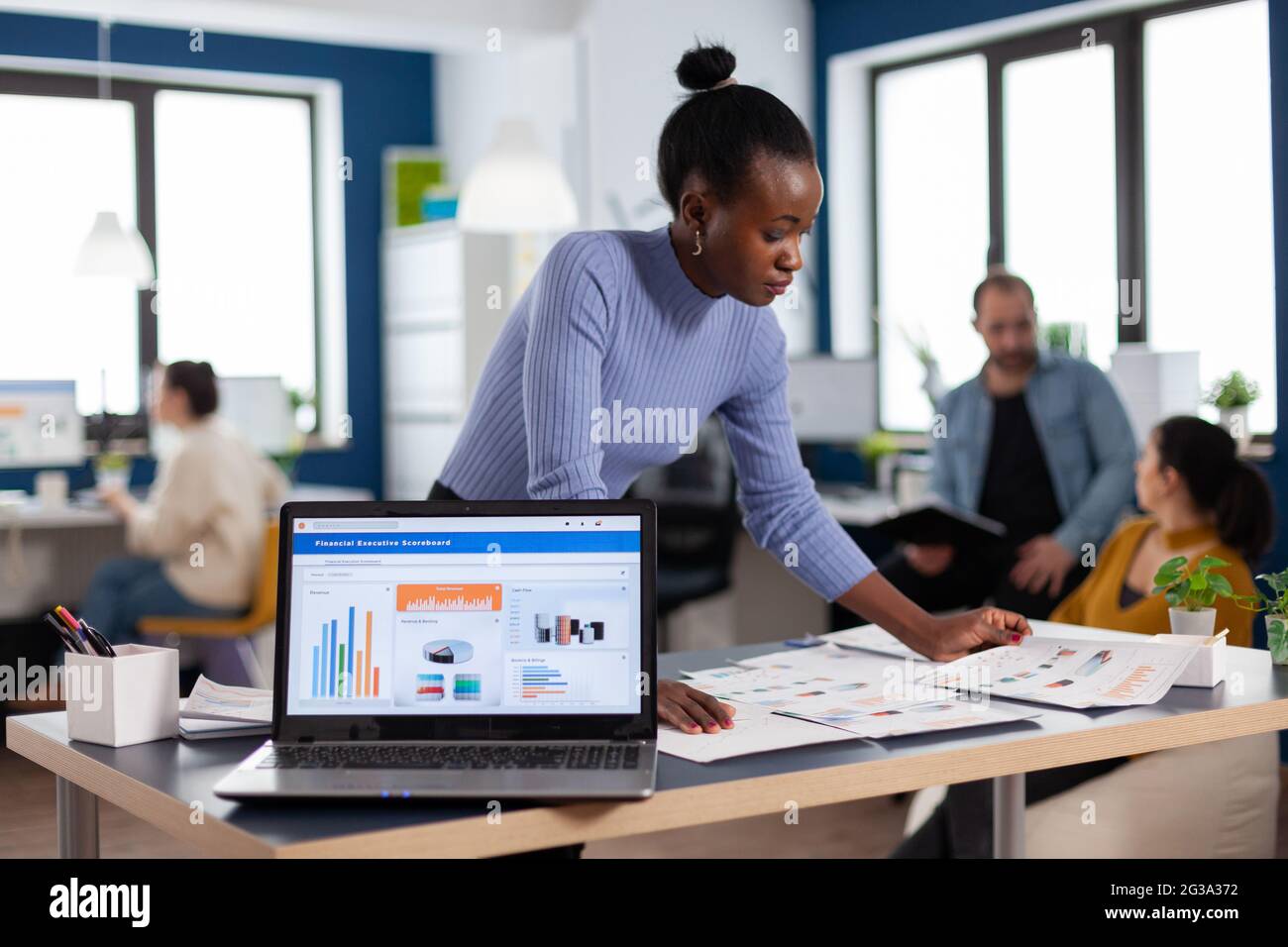 Reading charts hi-res stock photography and images - Alamy