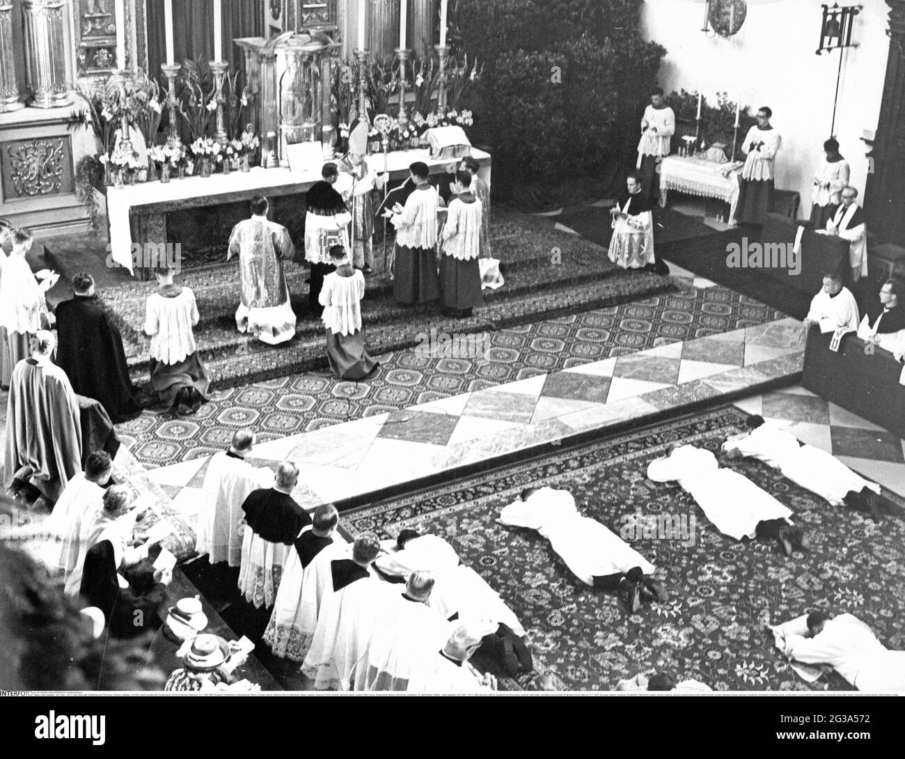 Jesuit priest 1960s hi-res stock photography and images - Alamy