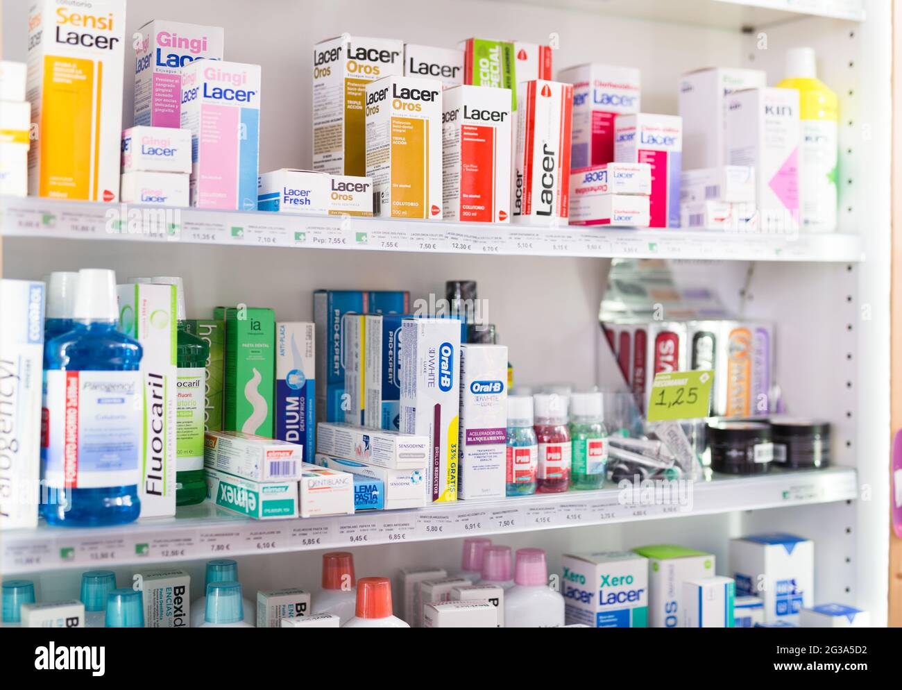 picture of the shelves with medicines in the pharmacy Stock Photo - Alamy