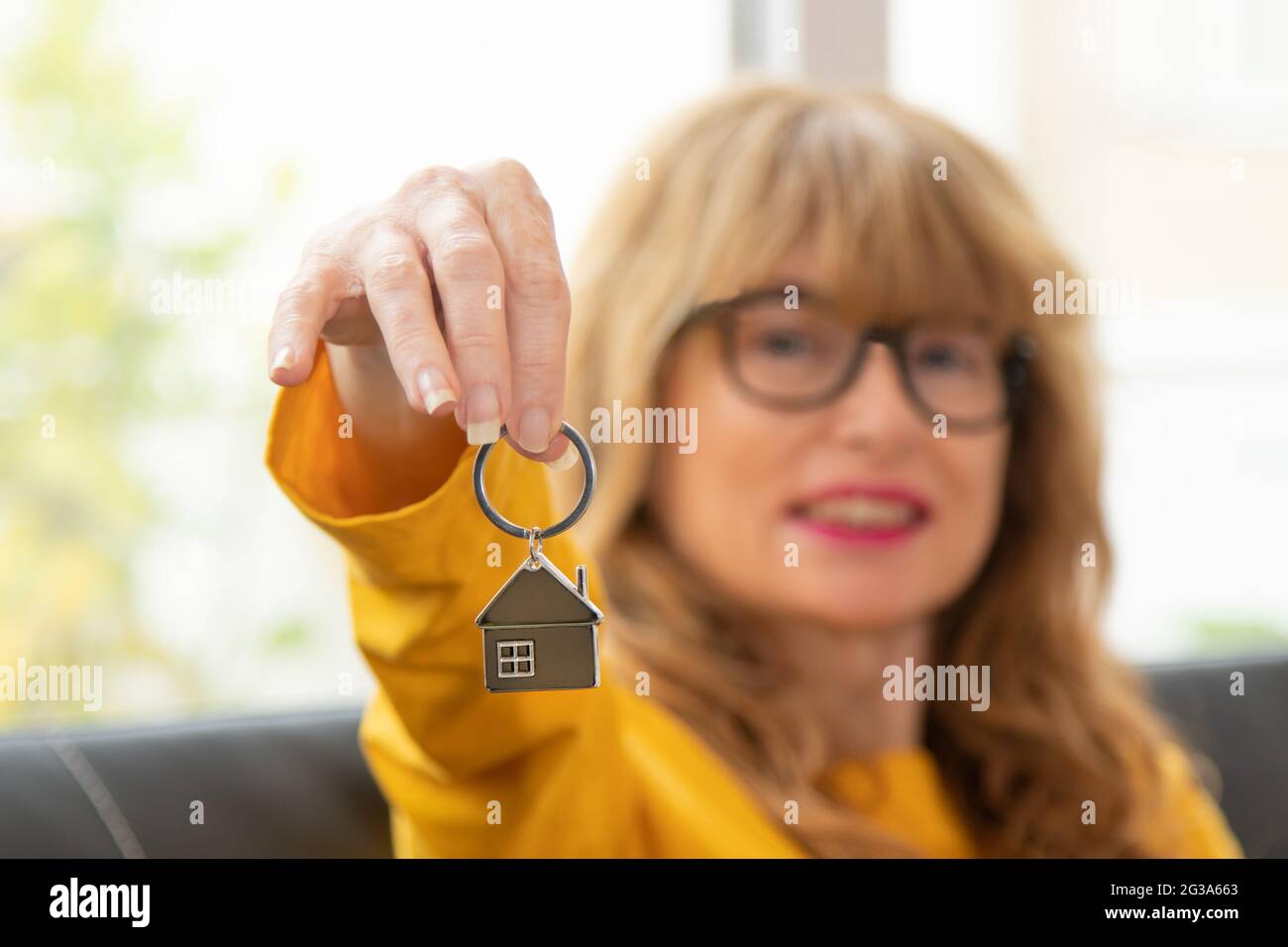 Woman house key hi-res stock photography and images - Alamy