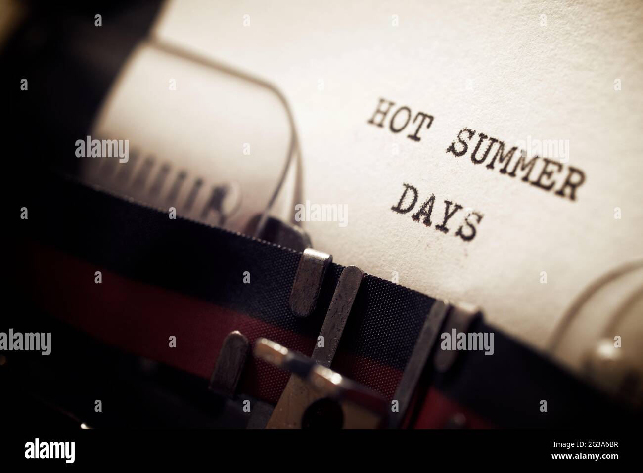 Hot summer days phrase written with a typewriter Stock Photo - Alamy